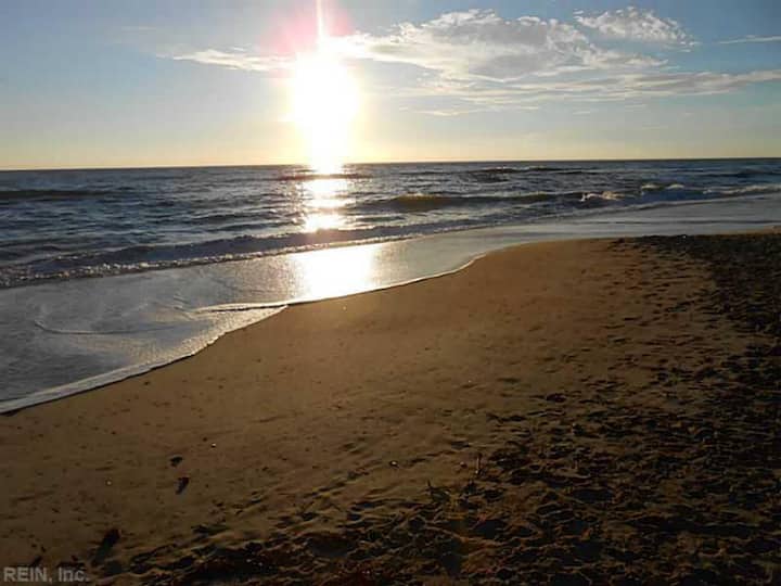 Va. Beach North End Retreat...walk To The Beach - Virginia