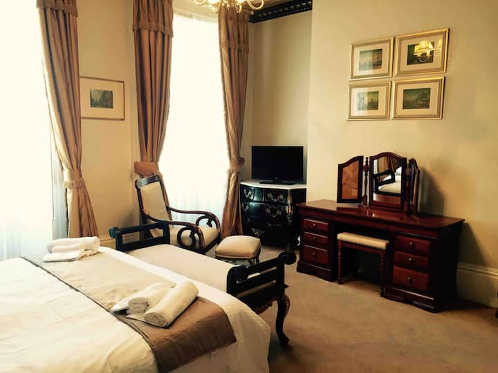 Deluxe Double Room At The Georgian Townhouse Hotel - Liverpool