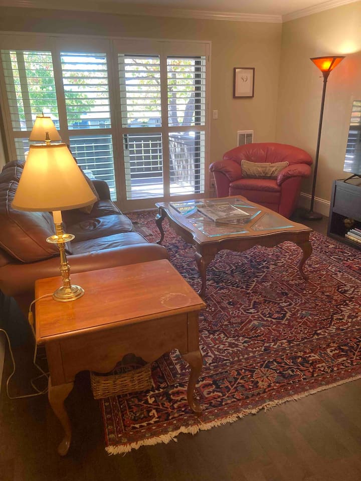 Beautiful Clean Condo By John Muir & Heather Farms - Concord, CA