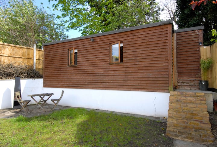 Little Venice Independent Studio For 3 Small Space - London