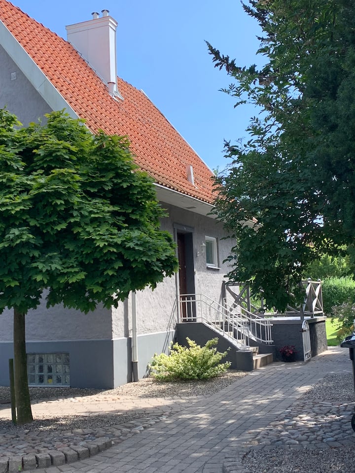 Helt Privat Del I Villa, Källarvåningen - Malmö