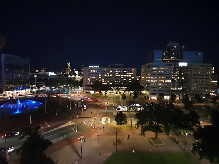 Roomy City Centre Apt With Views - Rotterdam