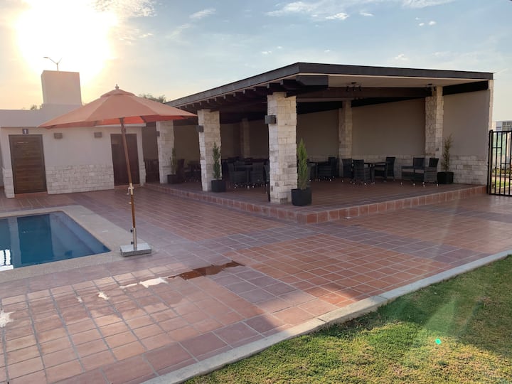 Linda Casa Nueva Al Sur De León, Gto. - León, México