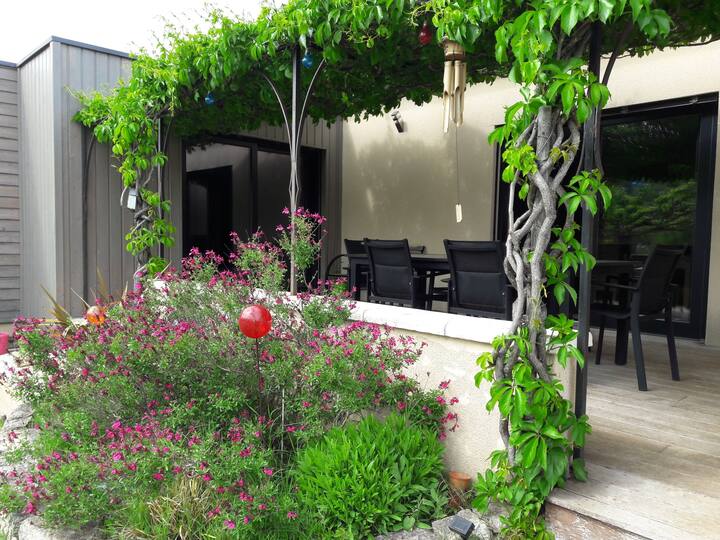 Chambre & Sdb Privées Avec Piscine Et Grand Jardin - Orange