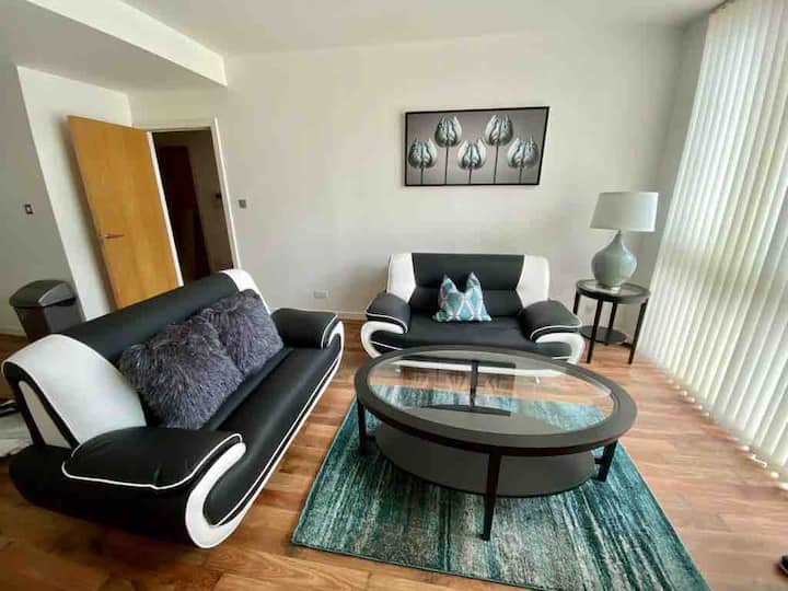 Central Modern 1 Bedroom Apartment With Parking - Glasgow