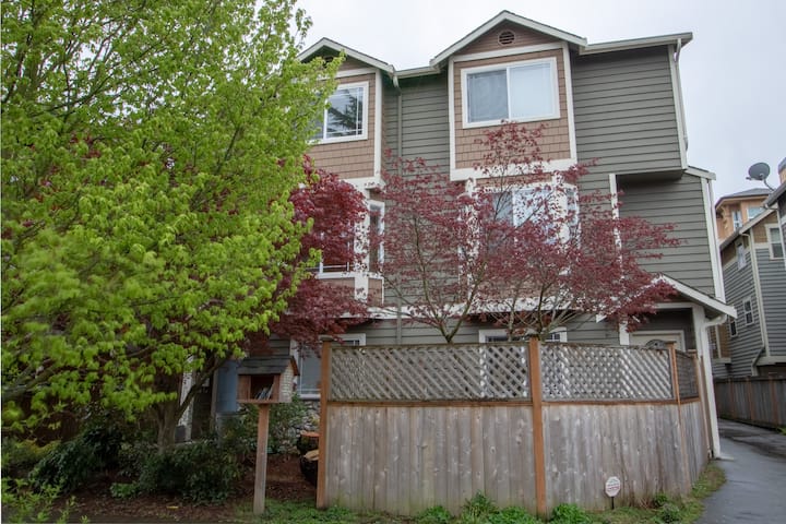 Fam Friendly Townhome W/ Peloton & No Cleaning Fee - Broadview - Seattle