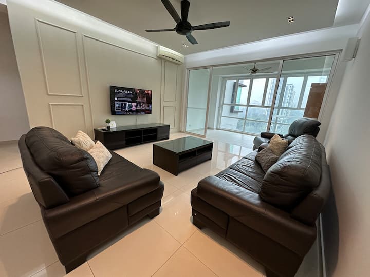 Mont Kiara Kl | Netflix | Fast Wifi| 6-8pax - Petaling Jaya