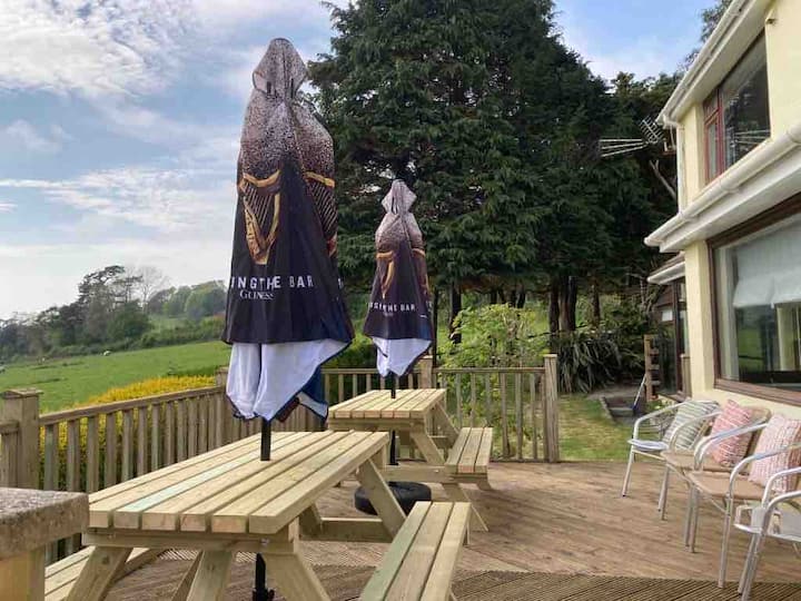 Large House, Amazing Views & Hot Tub - Barnstaple