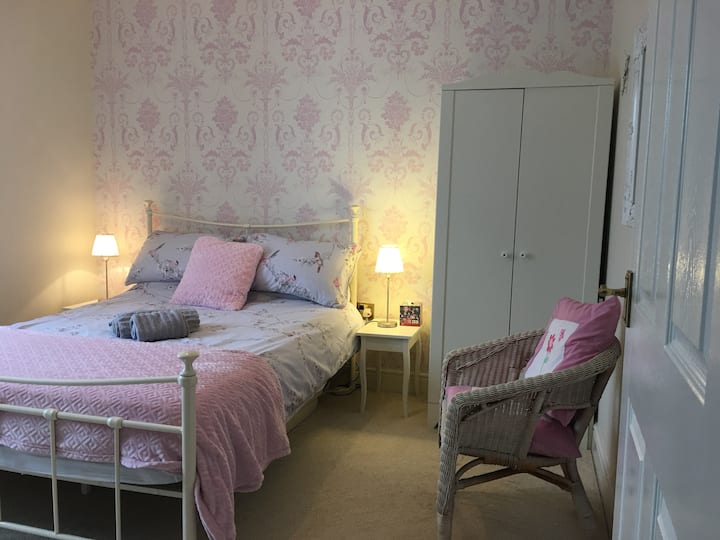 Shenley Lodge Double Room And Private Bathroom. - Milton Keynes