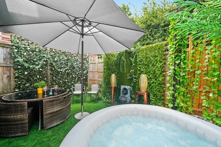 Themed 5 Bed City Centre Townhouse With Hot Tub - Canterbury