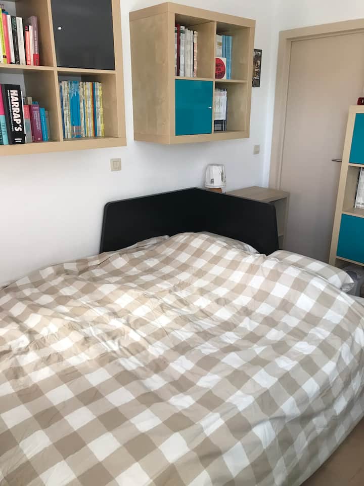 Chambre Dans Une Maison Familiale à La Campagne - Cerfontaine