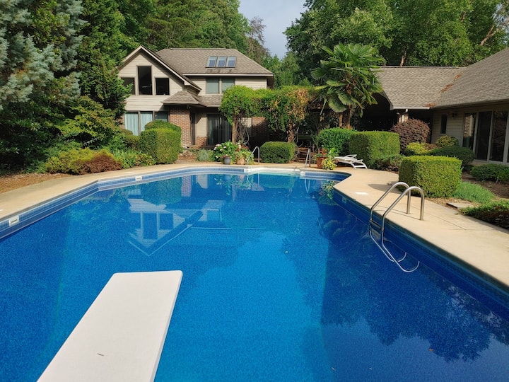 Vacation Home W/pool House Minute From Lake Norman - Mooresville, NC