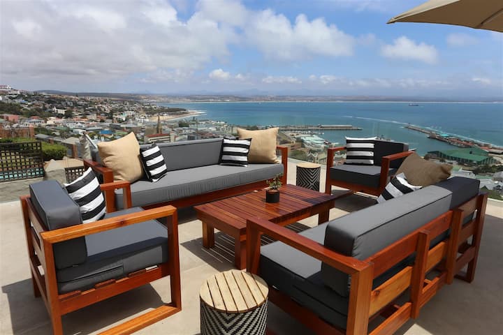 Holiday Home With Breathtaking Ocean & City Views - Mossel Bay