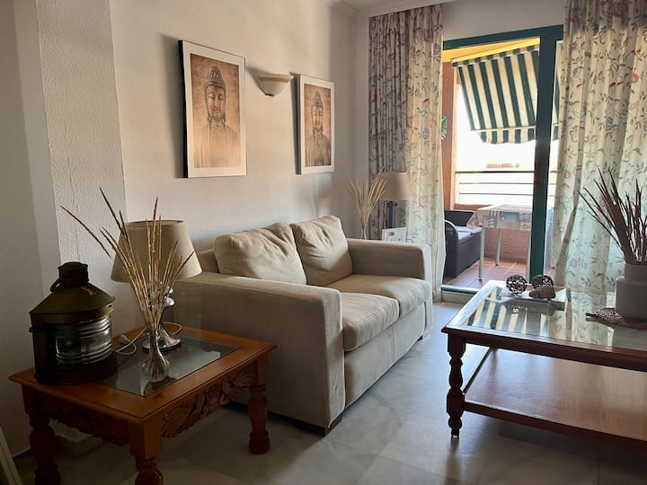 Habitacion Con Piscina Cerca Estación De Bus - Marbella