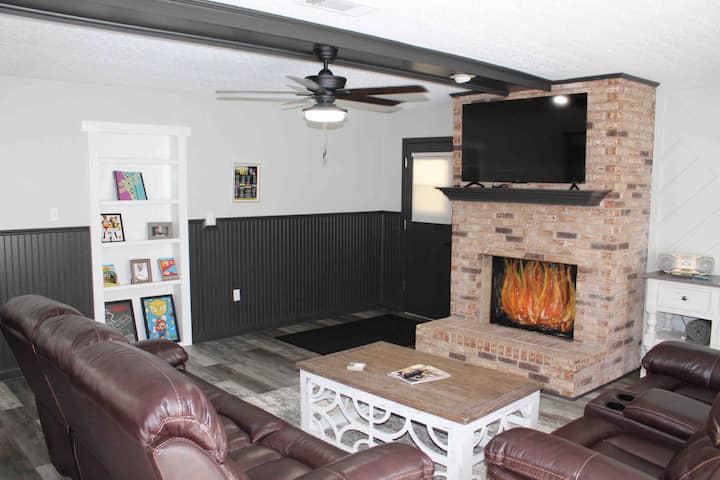 90s Themed W/secret Gameroom+basketball&pickleball - Jackson, MS