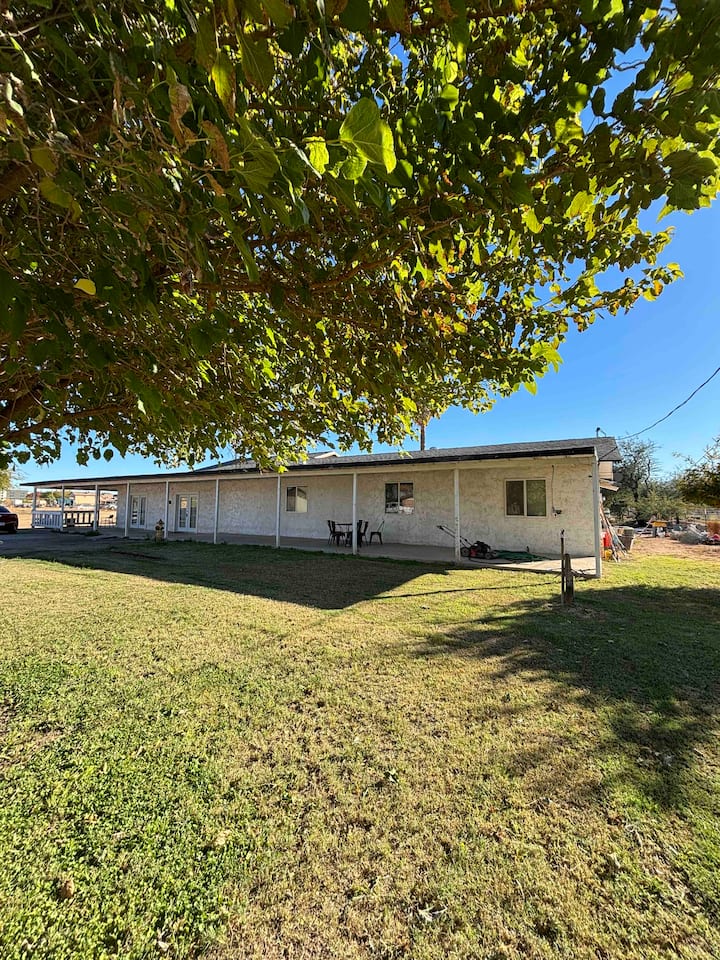 Cozy Ranch Home Huge Lot - Avondale, AZ