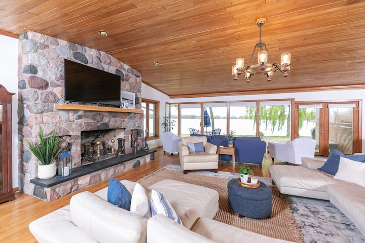 Hidden Gem - Sunset Lake Home w/ Hot Tub - Houses for Rent in ...