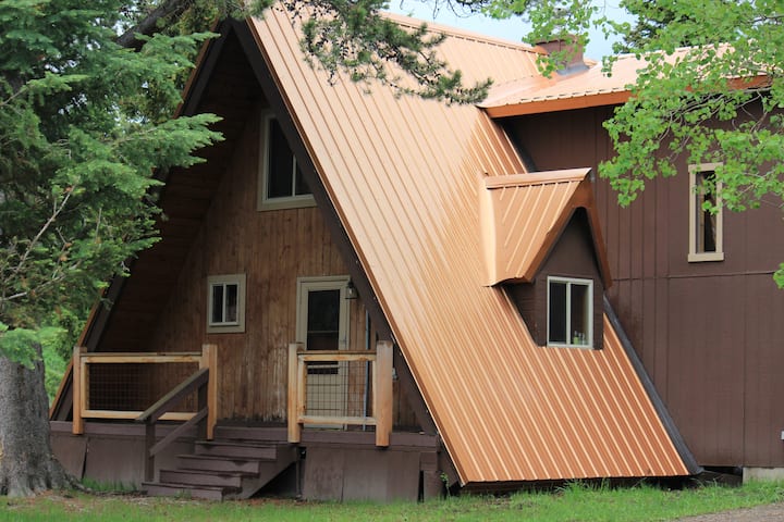 Quiet Deck View A-frame Cabin Near Yellowstone - Island Park, ID