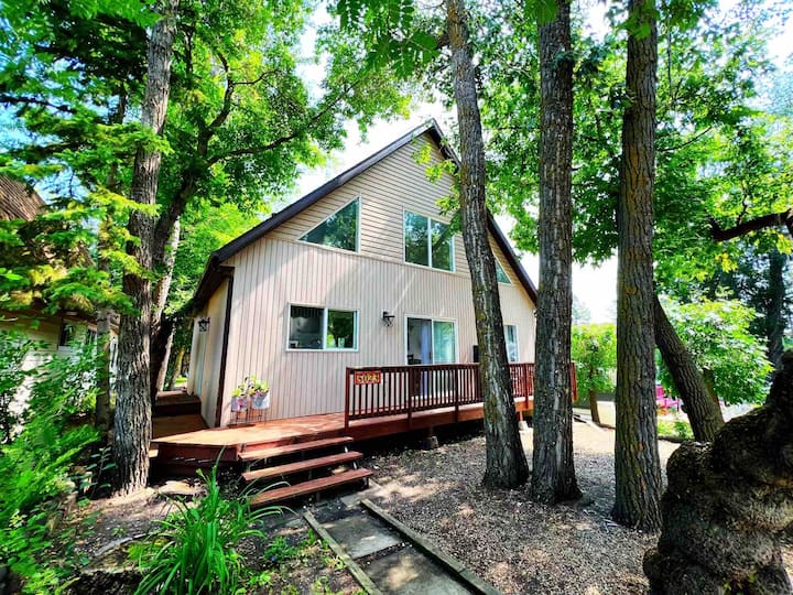 Cozy Private Cottage - Sylvan Lake, AB