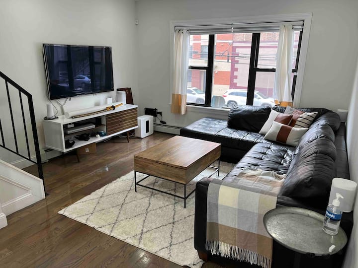 Luxury House With Outdoor Space - The Bronx, NY