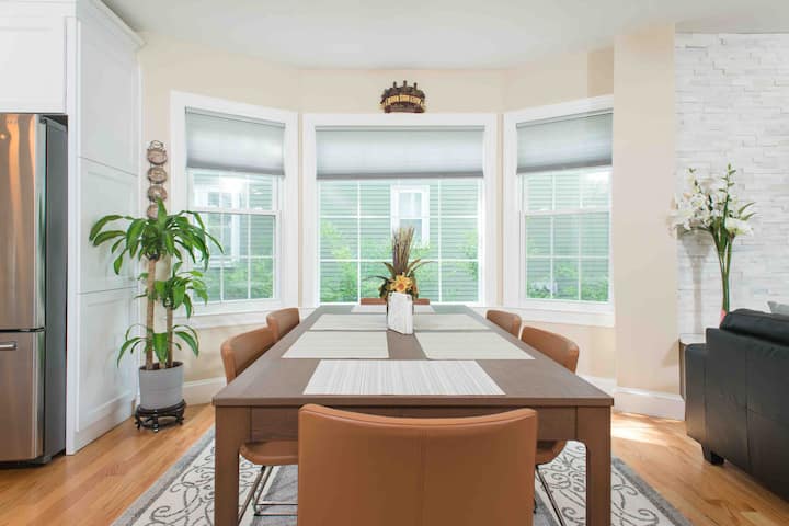 Convenient 2br Condo W/private Parking In Newton - Weston, MA