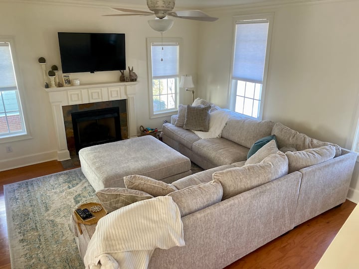 Light And Airy 2 Br, 2 1/2 Bath Home - 牛津