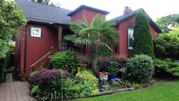 Classic Kitisilano Two-room Studio Suite. - Vancouver