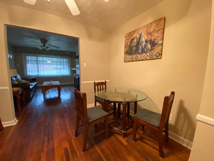 ‘Lucy’ Just Off I-75! 2 Full Bedrooms! - Lexington, KY