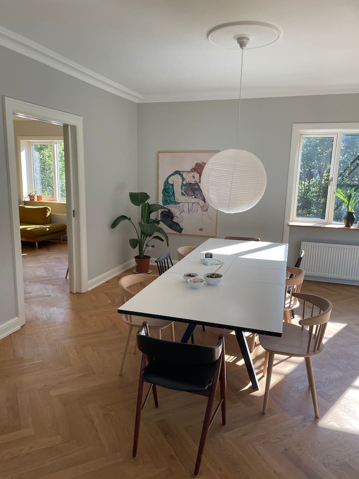 Stort Byhus I Centrum Med Stor Have Og Parkering - Aarhus