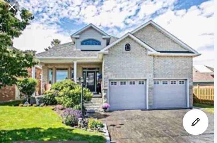 Big Luxury Detach House For Short And Long Stay - Oshawa