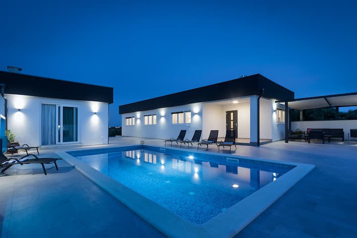 Villa Va.lunga With Pool And Jacuzzi - Pula