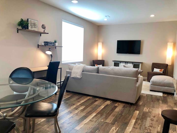 Spacious Basement Apartment Retreat. - Longmont, CO