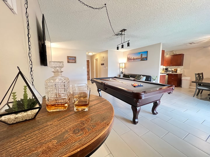 4 Bedrooms 3 Baths Private Home With Pool Table! - Las Vegas