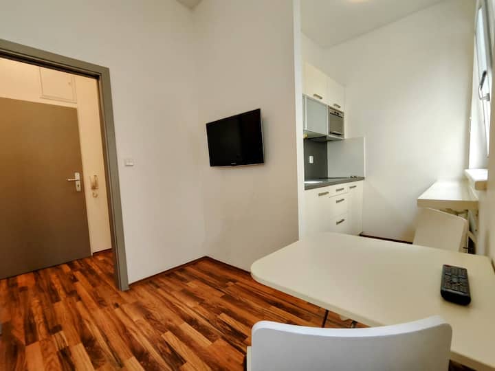 City-center Studio Apartment • Quiet & Cozy - Praga