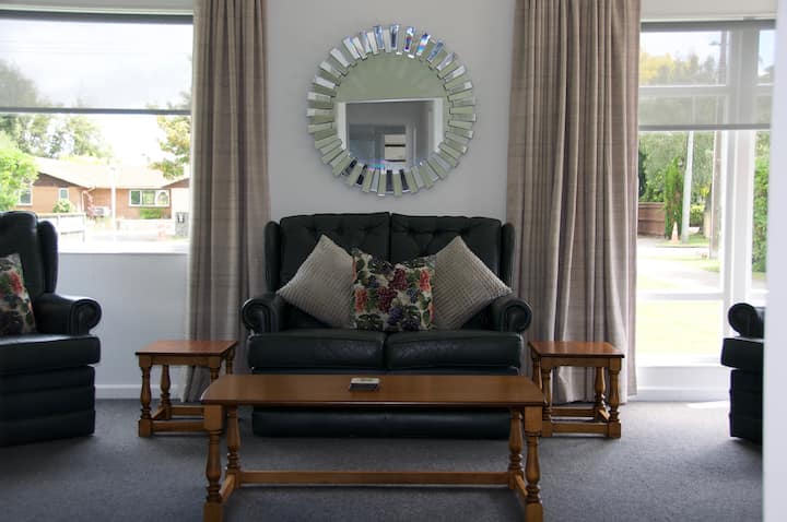 Fully Equipped Crofters Cottage For Up To 6 People - Blenheim