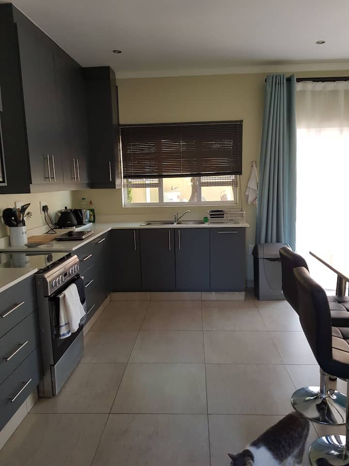 #1 Bedroom Unit Pvt Entrance Inverter Fastwifi - Johannesburg