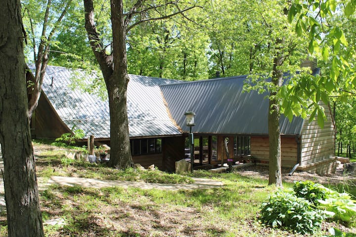 The Honeybee Lodge - Missouri