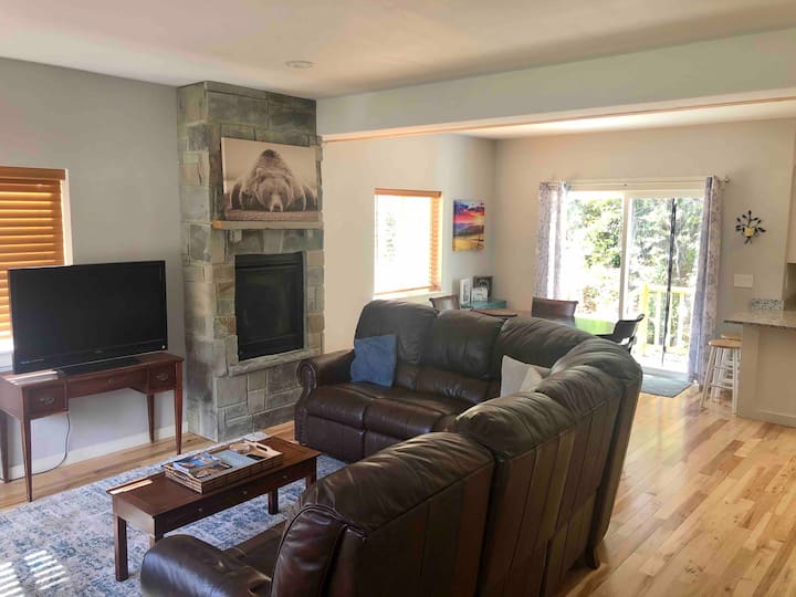 Lazy Bear Townhouse 20min To Glacier Park - Columbia Falls, MT