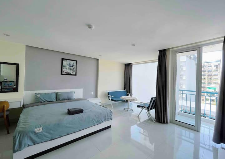 Fullhouse 6.9 - Oceansight - Balcony, Quiet Street - Da Nang