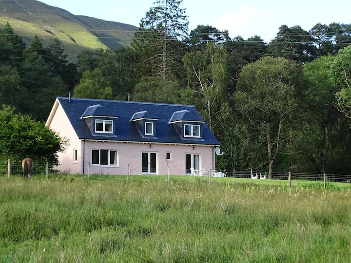 Tigh Beag, Conaglen Estate, West Highland Cottage