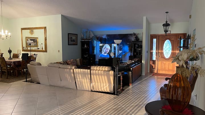 Enormous Pool House On The Lake - Sunset Season - Boynton Beach, FL