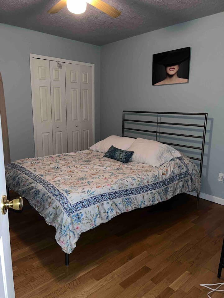 Quiet, Clean Sanitized Cozy East Orlando Home - Christmas, FL