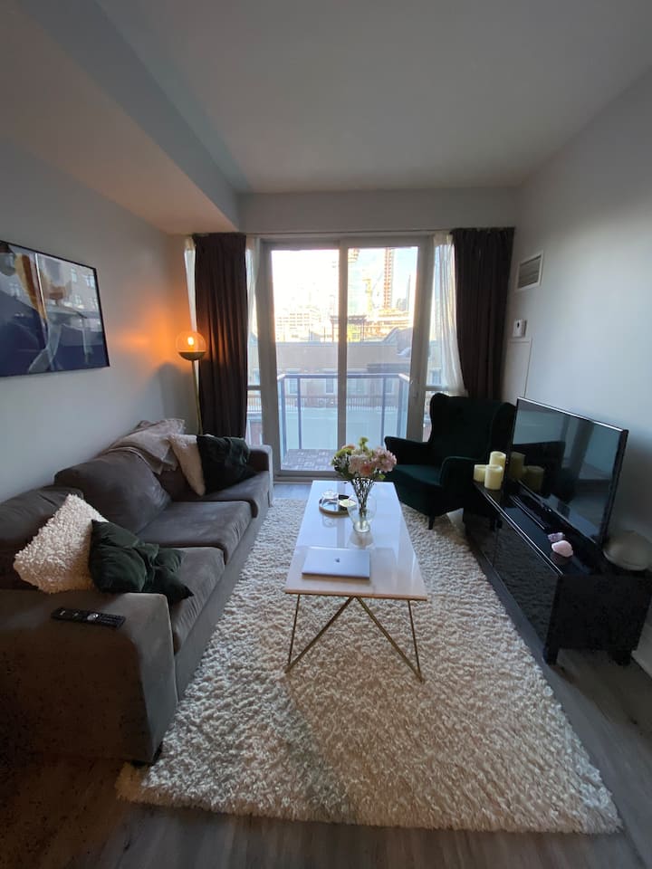 Modern 1 Br Near Cn Tower – 10 Min Walk - Toronto