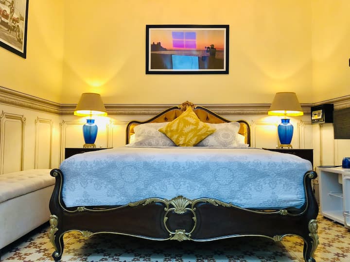 ÉTage Colonial Deluxe, éLectricité + Wifi24/7 - Cuba