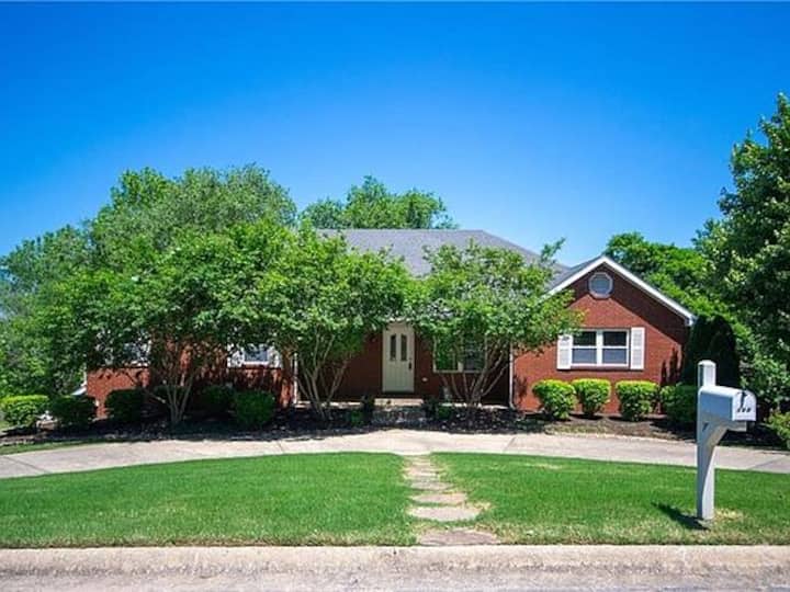 Spacious House Centrally Located In Nwa - Springdale, AR