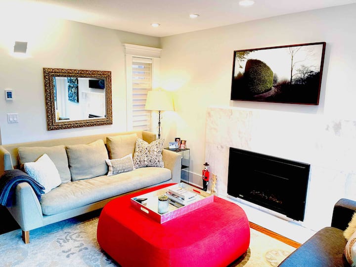 Beach Gem - Prime Location- Beautiful Townhouse - Vancouver