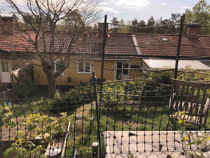 Radhus Med Trädgård Mot Skog (Hundar Välkomna) - Stockholm
