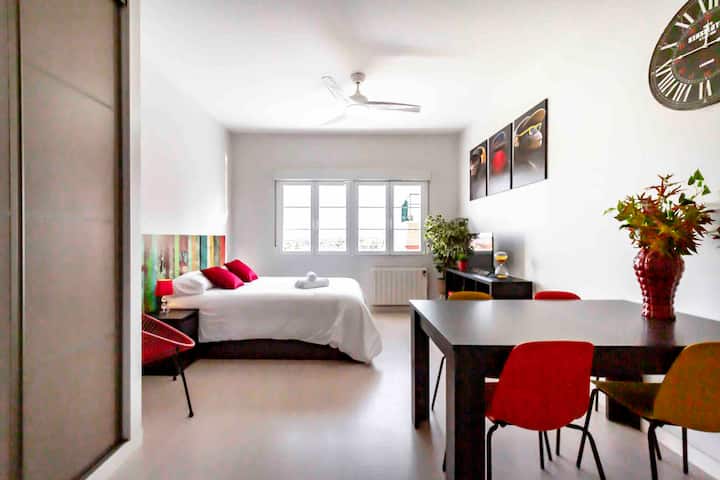 Monkey’s Loft With Views In The Downtown -