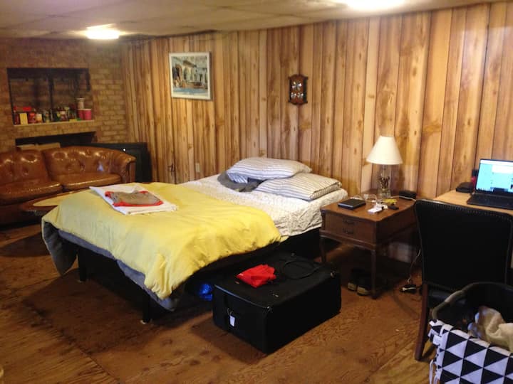 Uconn Utc, Otis & Marriott: Basement Br For Male - Farmington, CT