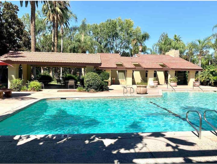 Luxury Downtown Condo-gated, Updated & Parking! - アメリカ フレズノ, CA